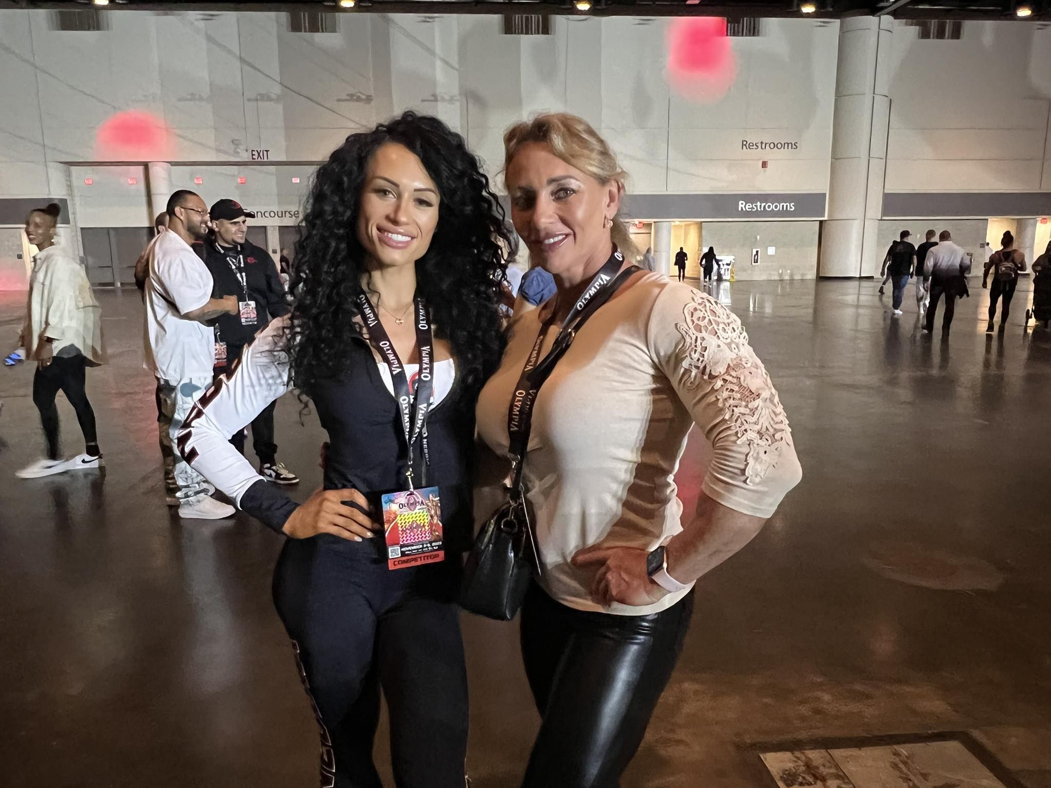 Ronnie.cz - Jennifer Dorie, Margita Zámolová